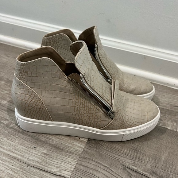 Steve Madden | Shoes | Steve Madden Wedges Caliber Croc Wedge Sneakers ...